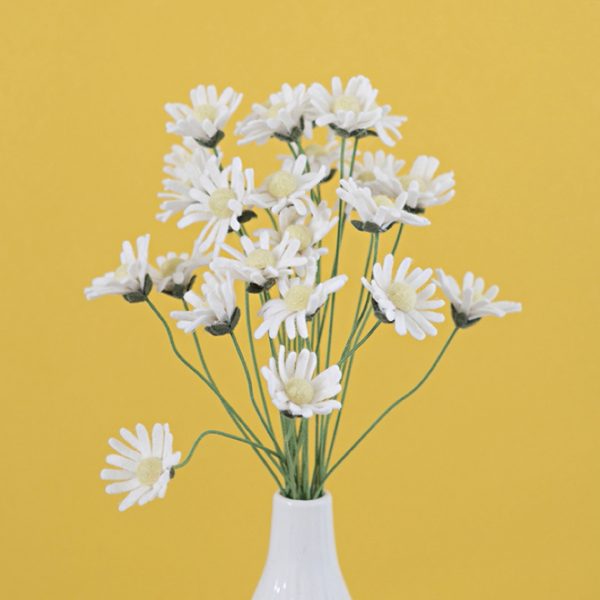 How To Make The Most Adorable Mini Daisies Out Of Felt!