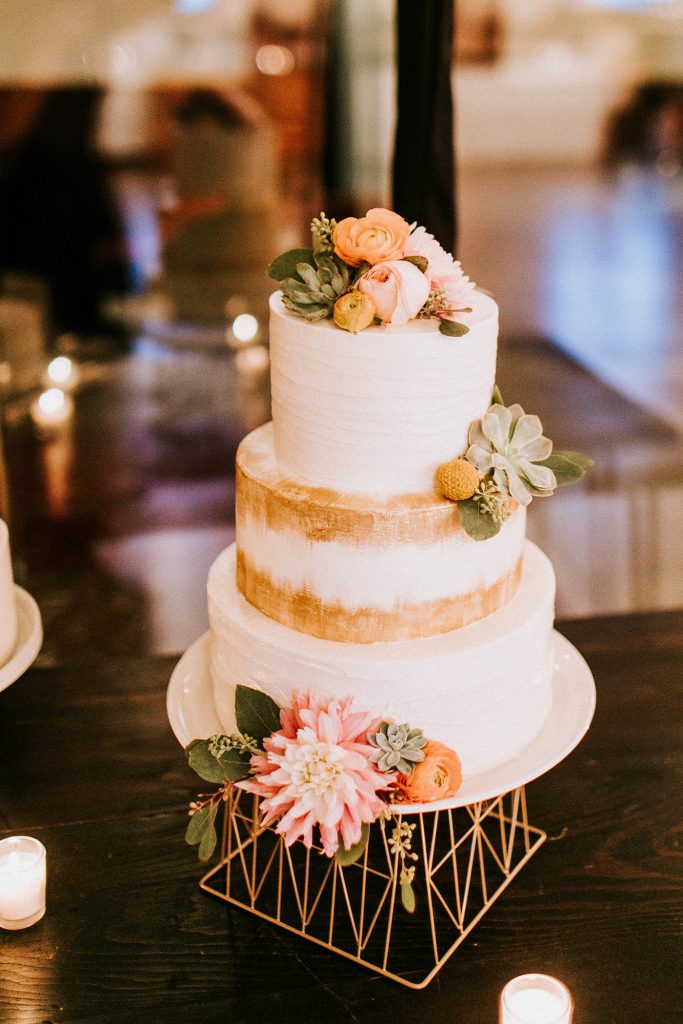 Top 20 Unique Wedding Cake Stands