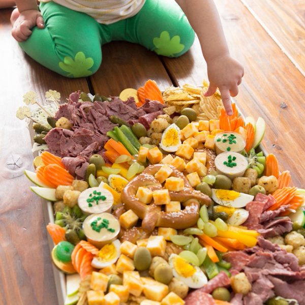 How To Make A St.Patricks Day Snack Board In Under 30 Minutes!